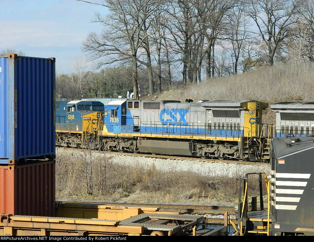 CSX 7636 (C40-8)
